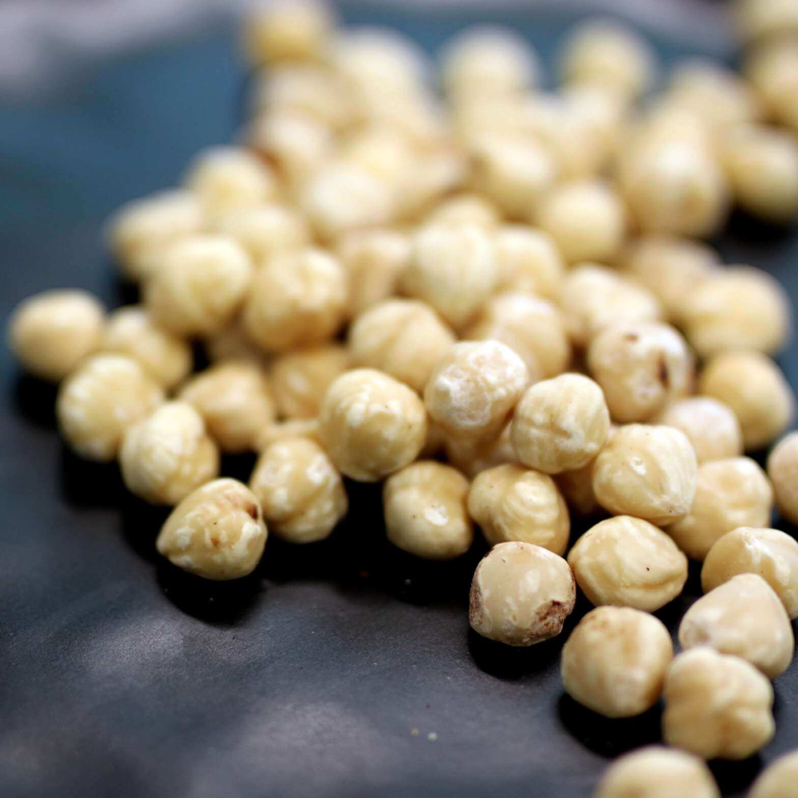 Blanched hazelnuts natural - ⁣Frische nüsse online kaufen im Nuss Shop ...